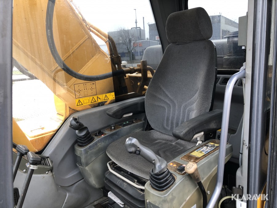 Bandgrävare Sany 230 C med tillbehör