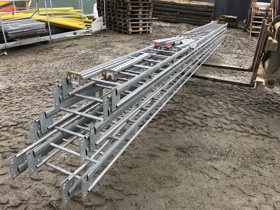 Klaravik Auktioner | 6st Galvade Elstegar