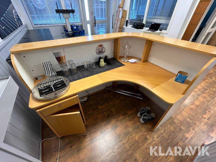 Receptionsdisk & skåp, Örebro, Klaravik auktioner