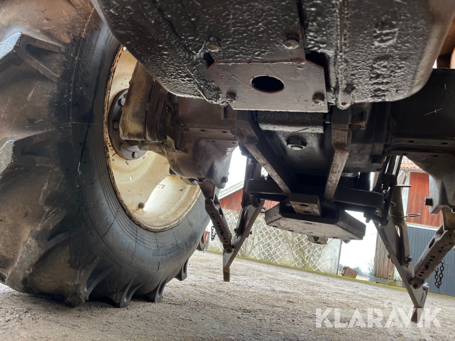 Traktor Valmet 803, Falköping, Klaravik auktioner