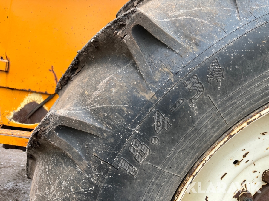 Traktor Valmet 803, Falköping, Klaravik auktioner