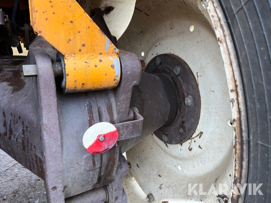 Traktor Valmet 803, Falköping, Klaravik auktioner