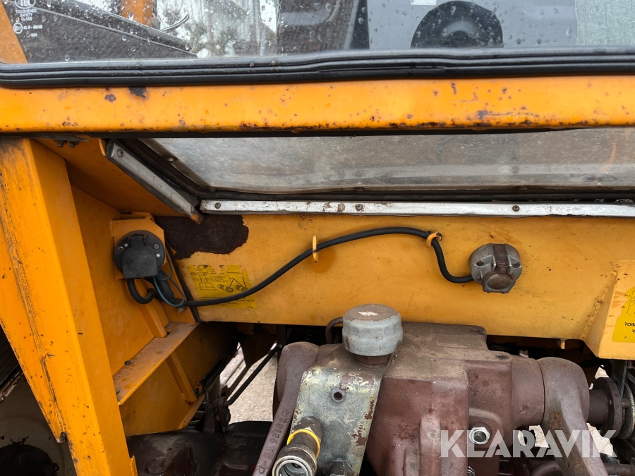 Traktor Valmet 803, Falköping, Klaravik auktioner