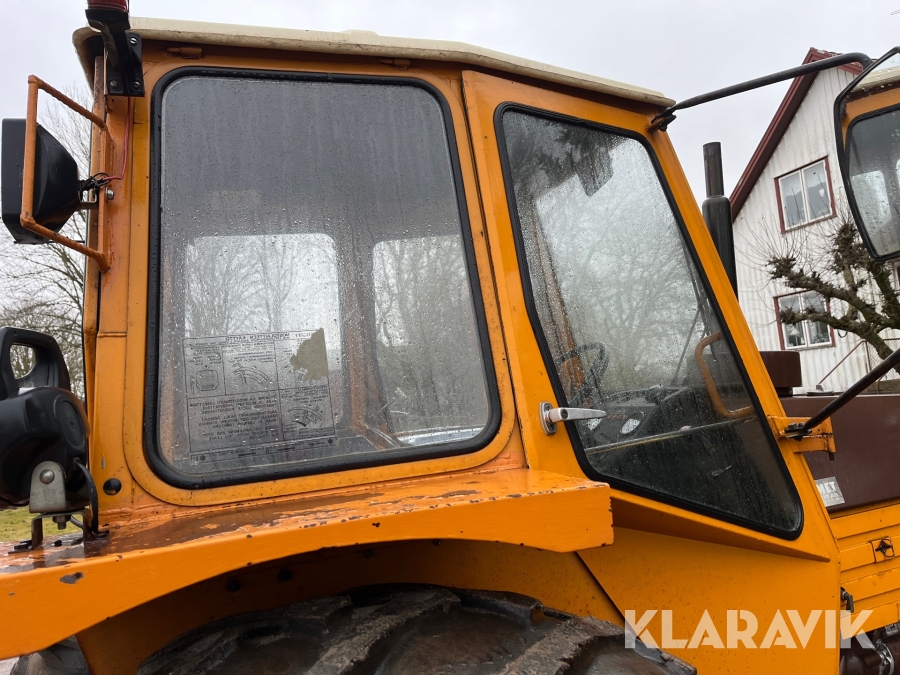 Traktor Valmet 803, Falköping, Klaravik auktioner
