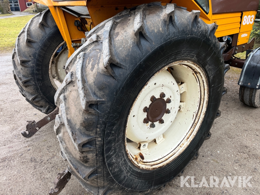 Traktor Valmet 803, Falköping, Klaravik auktioner