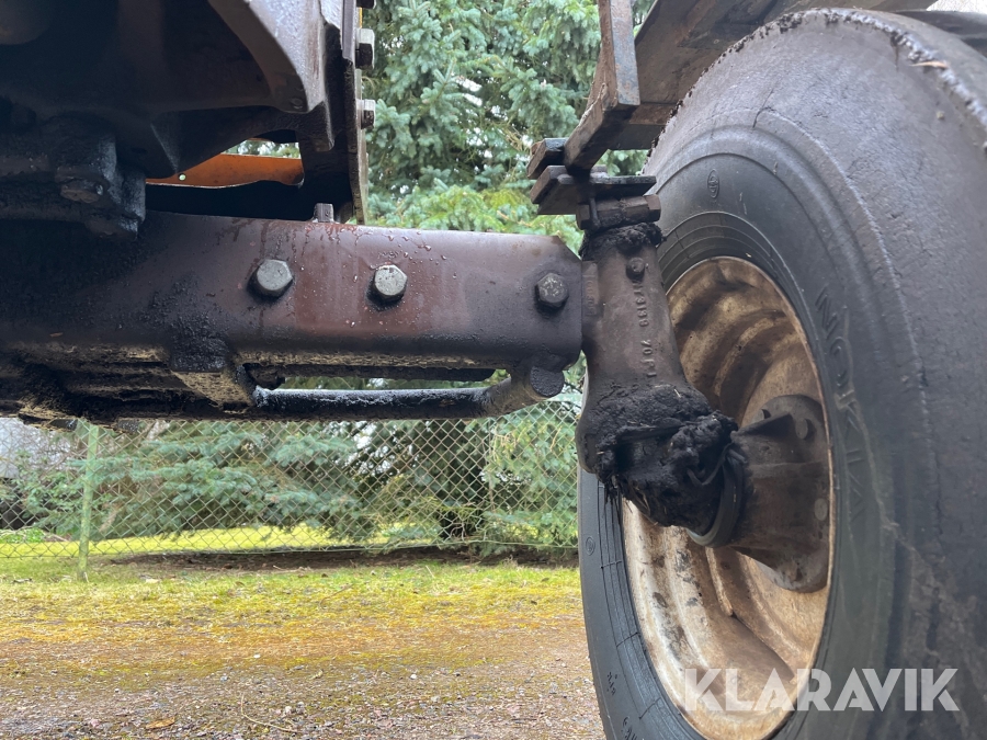 Traktor Valmet 803, Falköping, Klaravik auktioner