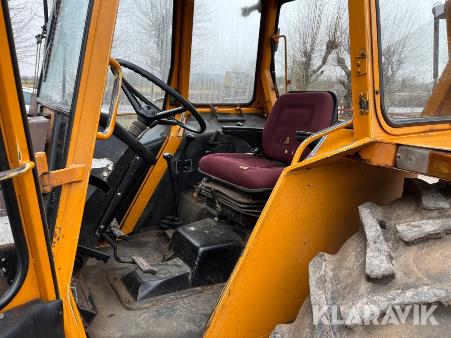 Traktor Valmet 803, Falköping, Klaravik auktioner