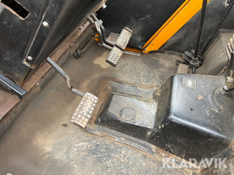 Traktor Valmet 803, Falköping, Klaravik auktioner