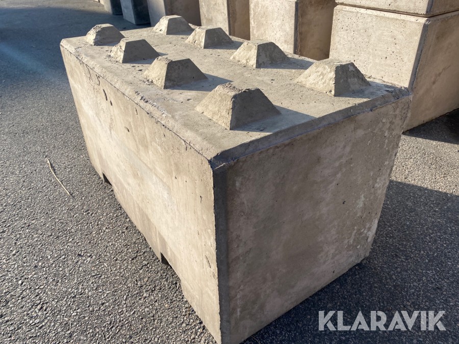 Klaravik Auktioner | Betonglego 30st