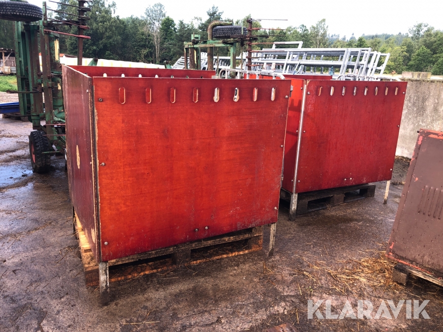 Klaravik Auktioner | Kalvboxar 2 st