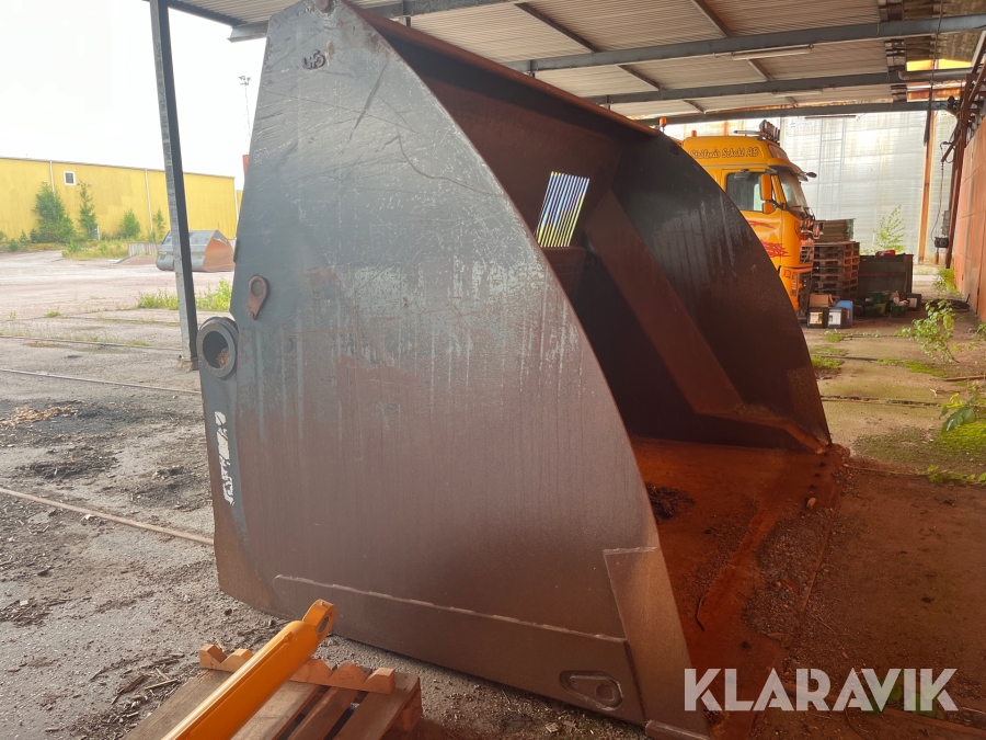 Högtippande skopa Ufo, Boxholm, Klaravik auktioner