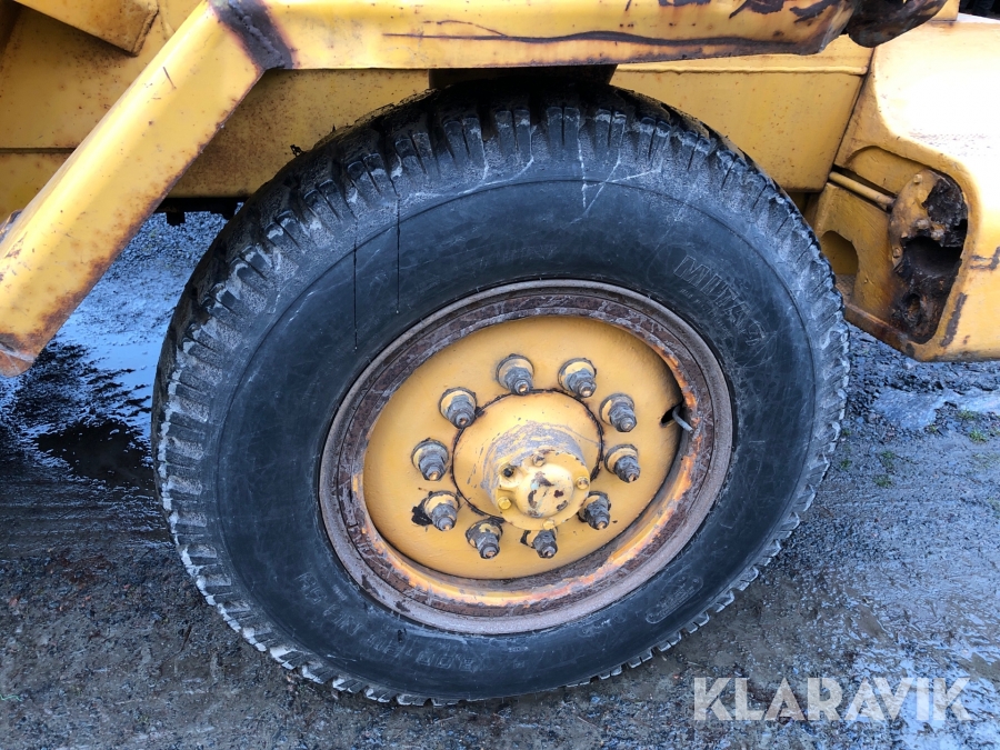 Klaravik Auktioner | Baklastare Volvo 621 lilla BM