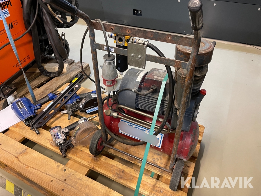 Kompressor med 3 spikmaskiner Duo Fast, Karlstad, Klaravik a