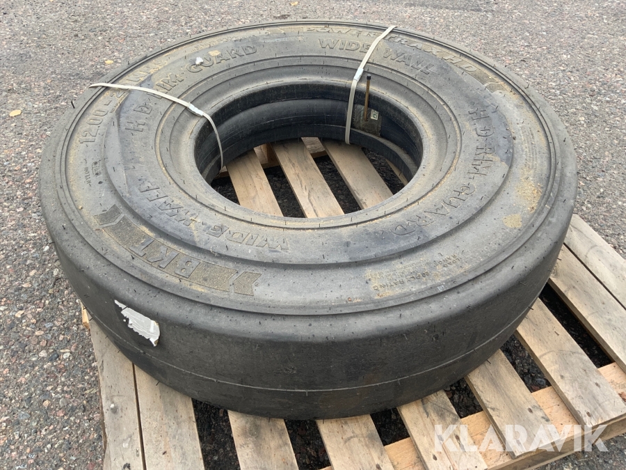 Truck däck BKT WIDE WALL, Vetlanda, Klaravik auktioner