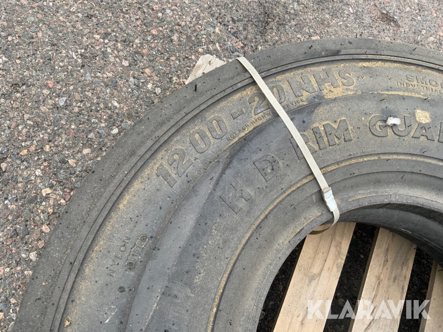 Truck däck BKT WIDE WALL, Vetlanda, Klaravik auktioner