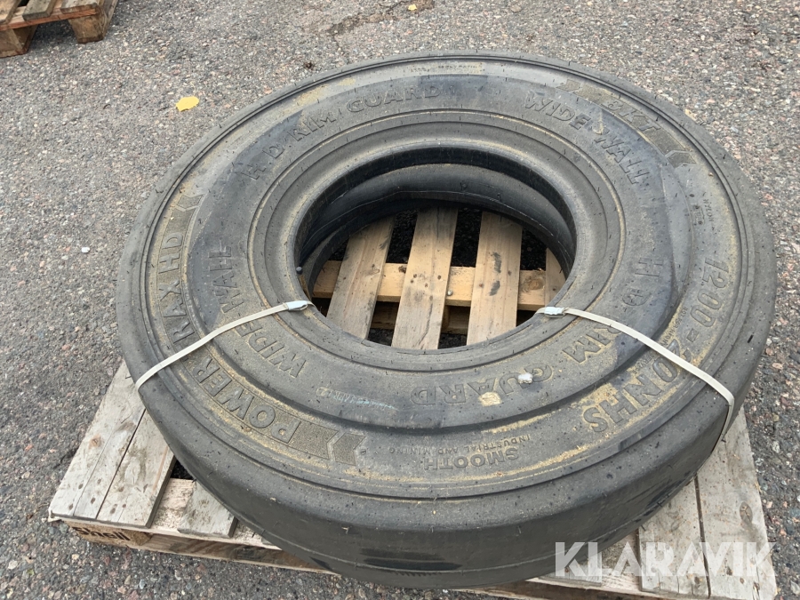 Truck däck BKT WIDE WALL, Vetlanda, Klaravik auktioner