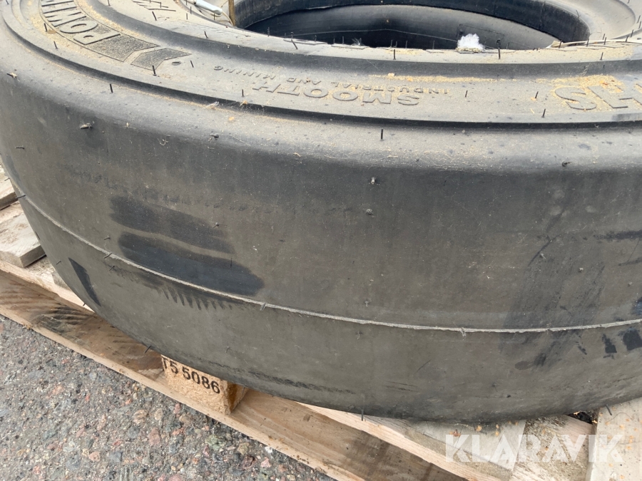 Truck däck BKT WIDE WALL, Vetlanda, Klaravik auktioner