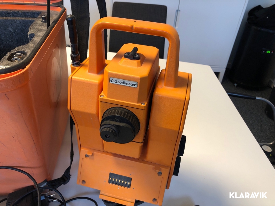 Klaravik Auktioner | Totalstation Geodimeter GDM640