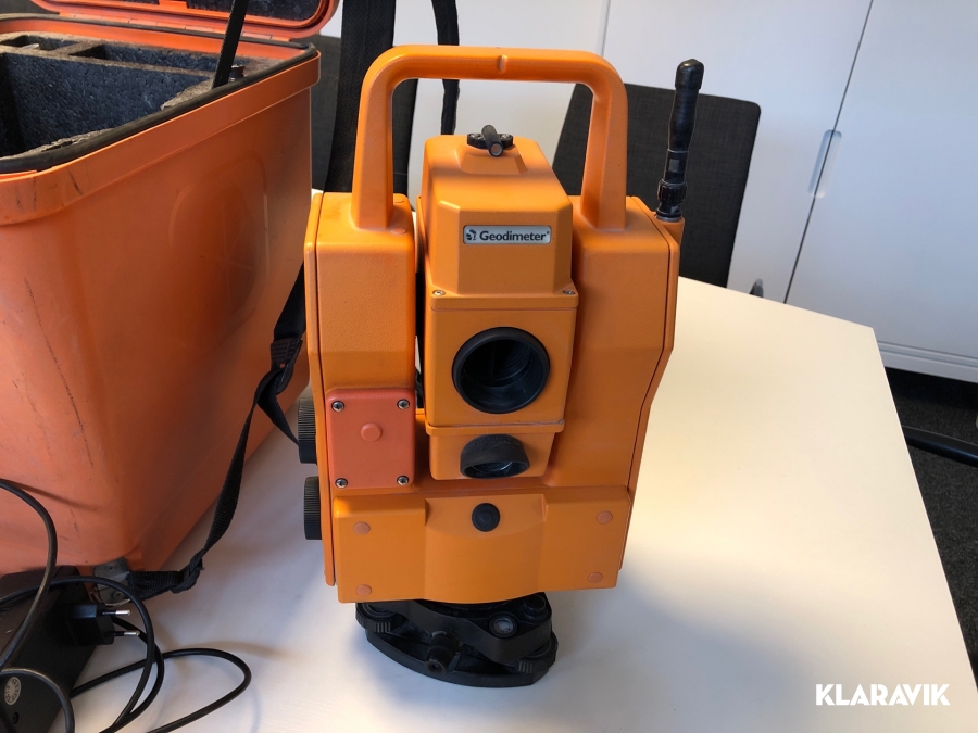 Klaravik Auktioner | Totalstation Geodimeter GDM640