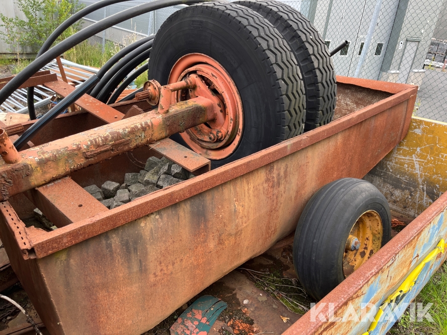 Lastväxlarflak med innehåll, Värmdö, Klaravik auktioner