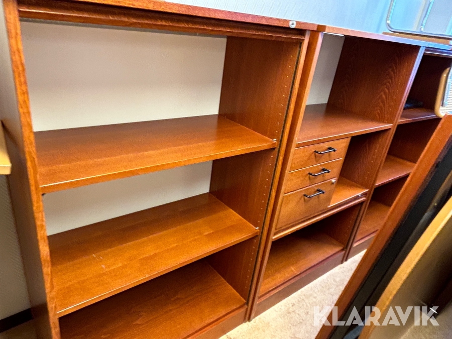 Kontorsbord och hyllor, Vänersborg, Klaravik auktioner