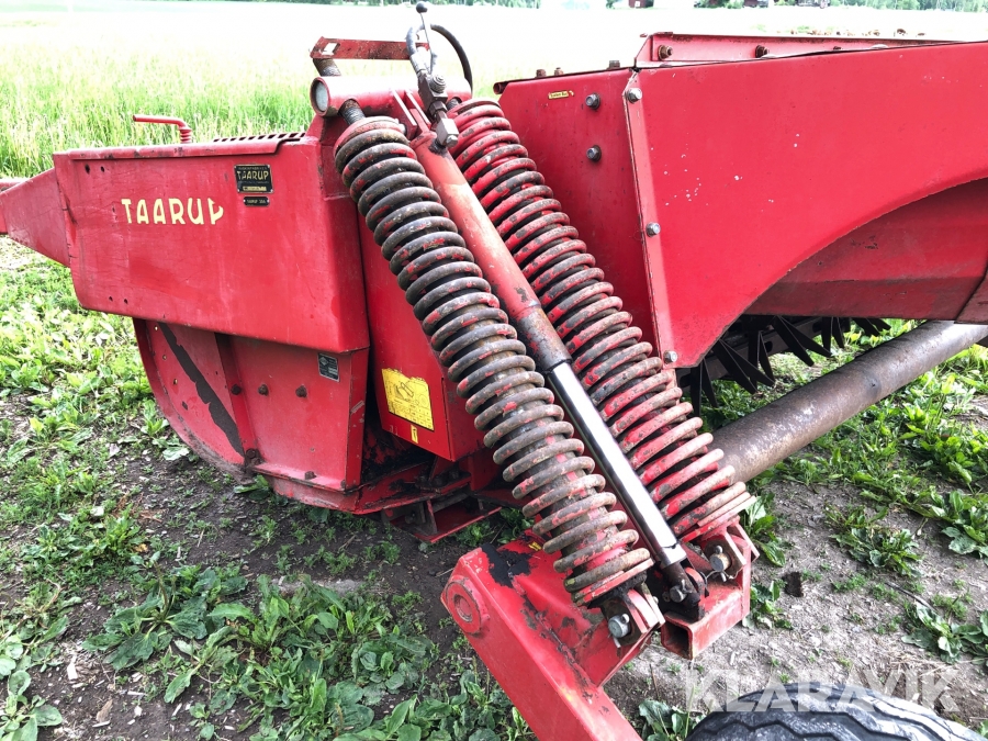 Klaravik Auktioner | Slåtterkross Taarup 306