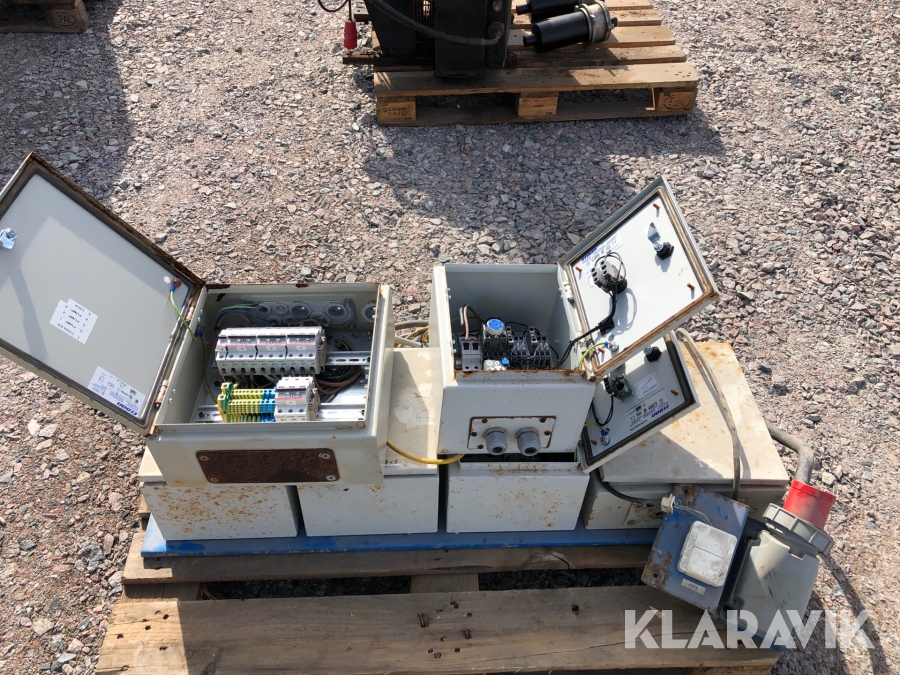 Klaravik Auktioner | Elskåp med YD - start