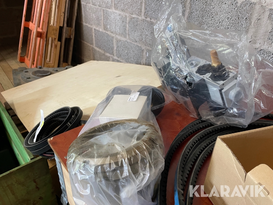Klaravik Auktioner | Diverse material