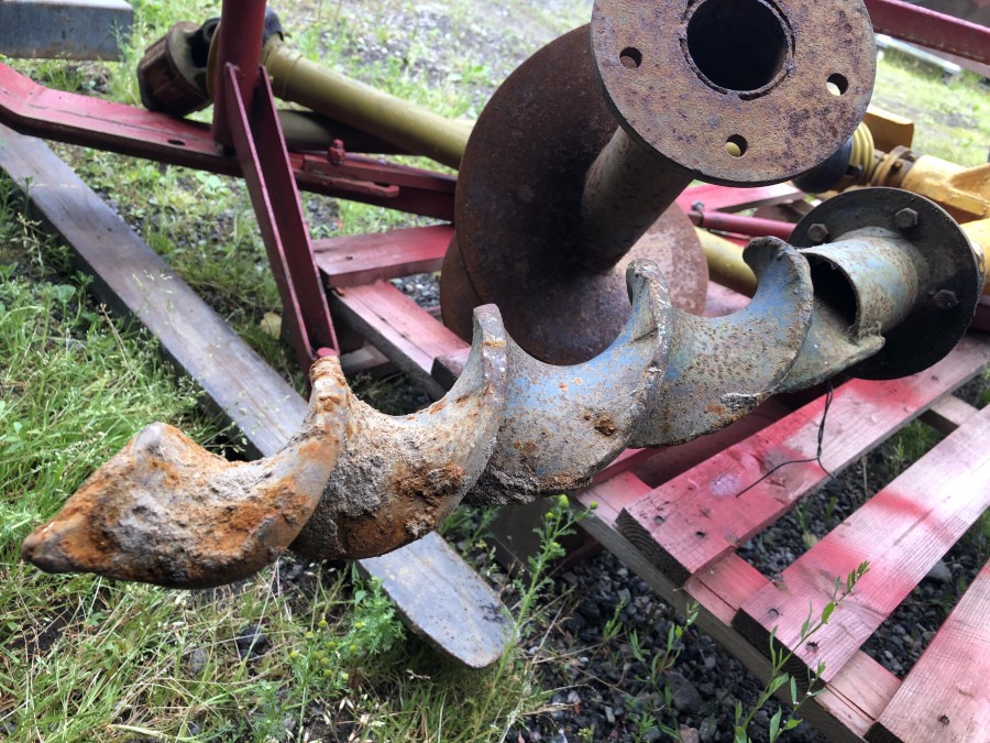 Klaravik Auktioner | Jordborr för bakmontage på traktor