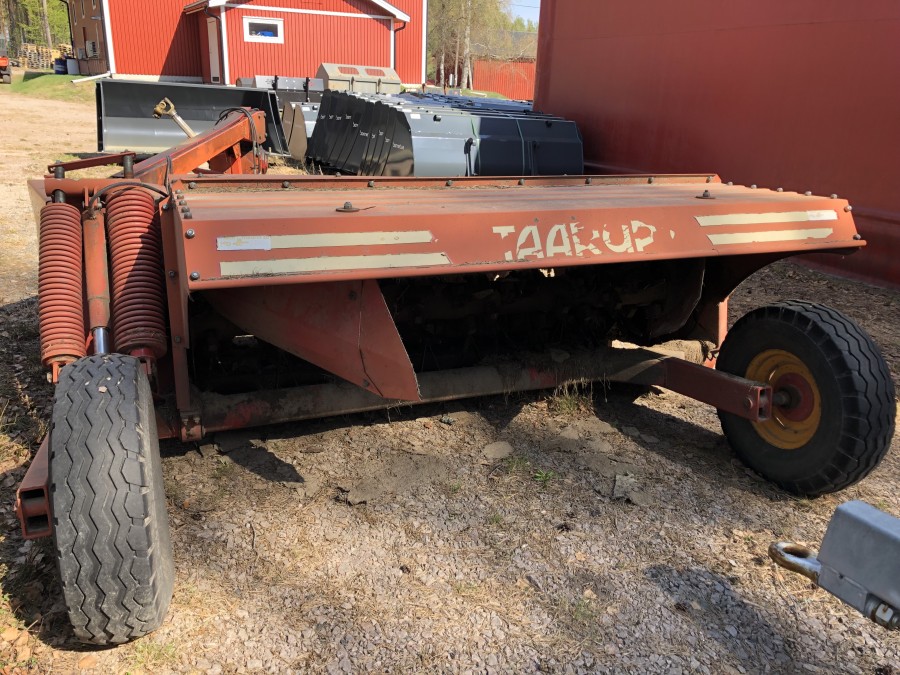 Klaravik Auktioner | Slåtterkross Taarup 306