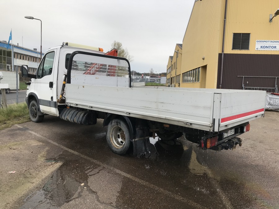 Iveco flakbil med kran -07