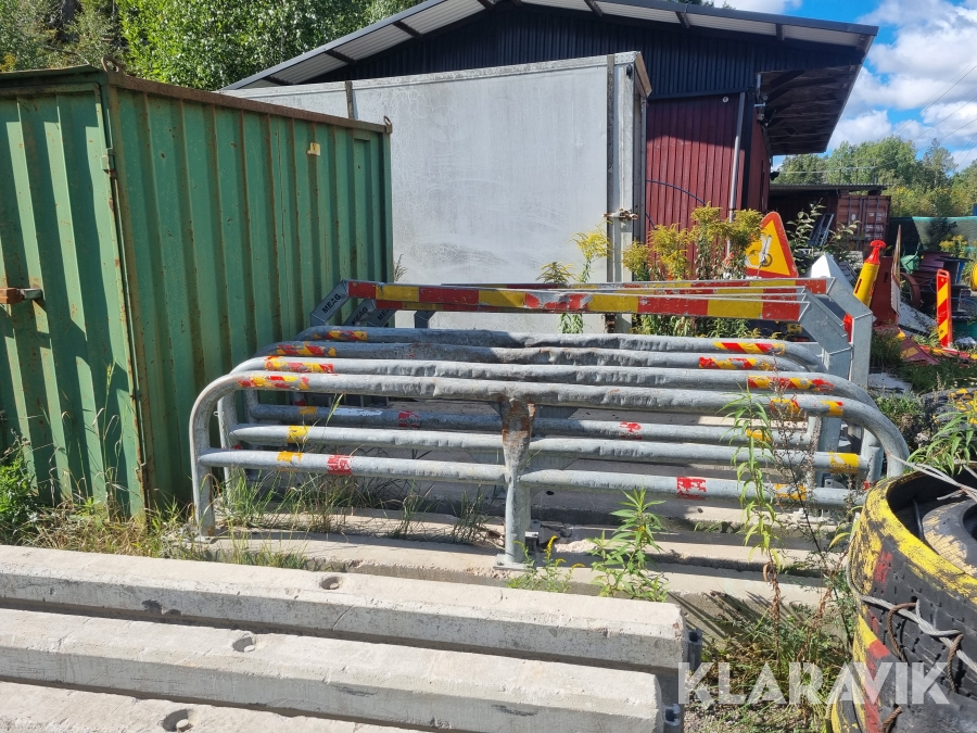 Avstängningsbalkar, Huddinge, Klaravik auktioner