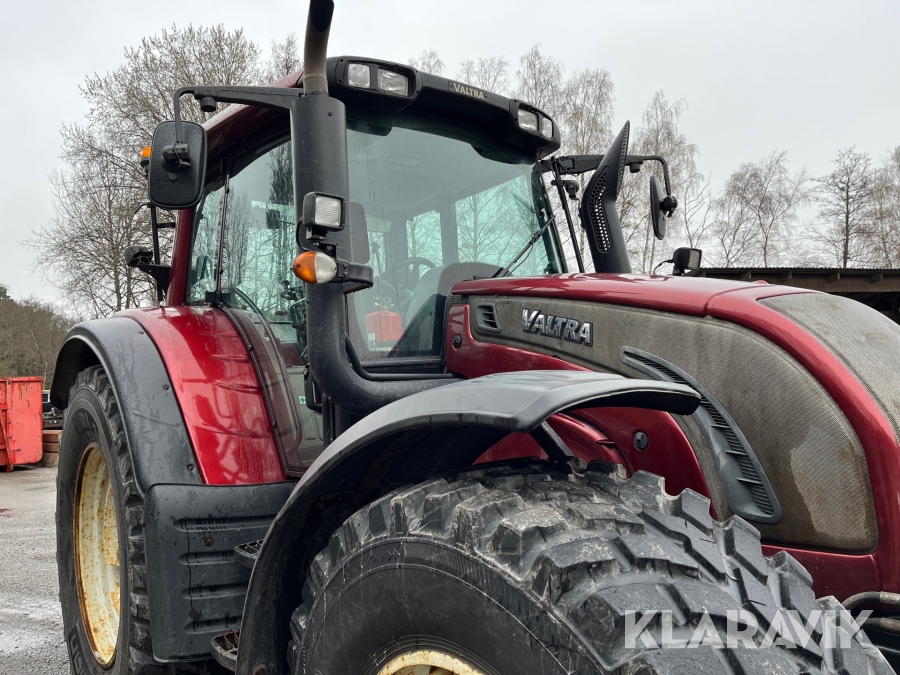 Traktor Valtra N142 Twintrac, Stockholm, Klaravik auktioner