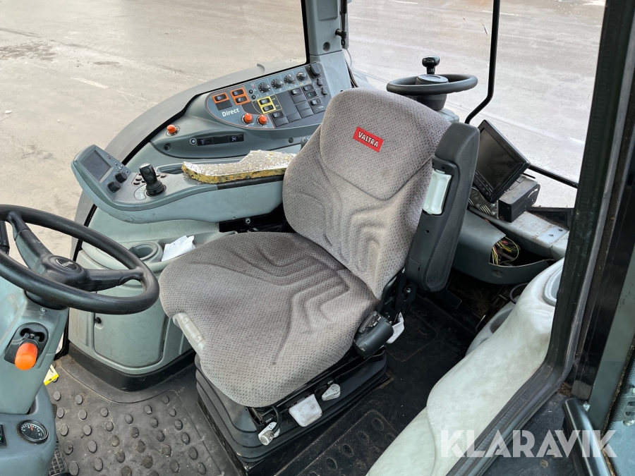 Traktor Valtra N143, Halmstad, Klaravik auktioner
