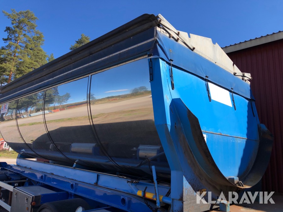 Klaravik Auktioner | Asfaltsflak 17 kubik CMT ASF 16