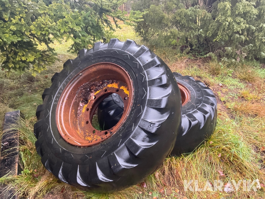 Däck på fälg Good Year L-2 , Emmaboda, Klaravik auktioner