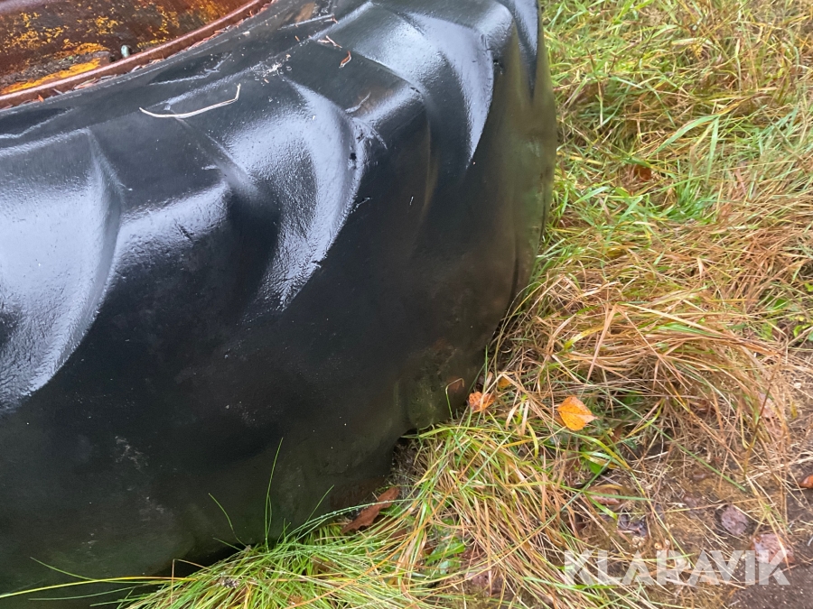 Däck på fälg Good Year L-2 , Emmaboda, Klaravik auktioner