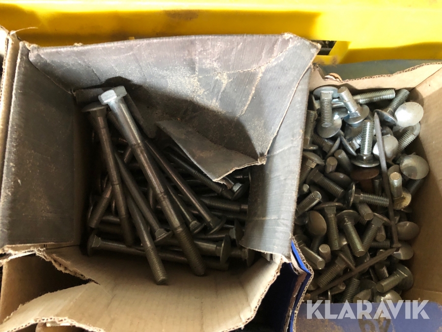 Blandade skruv och muttrar