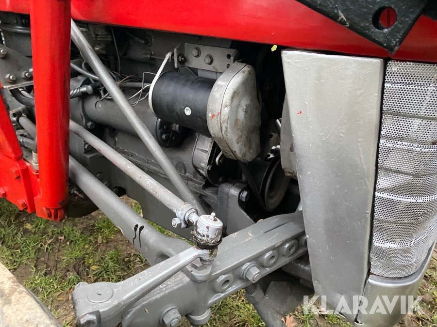 Traktor Massey Ferguson 135 med lastare