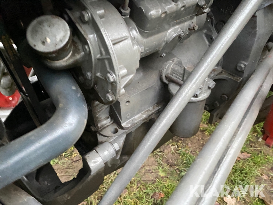 Traktor Massey Ferguson 135 med lastare