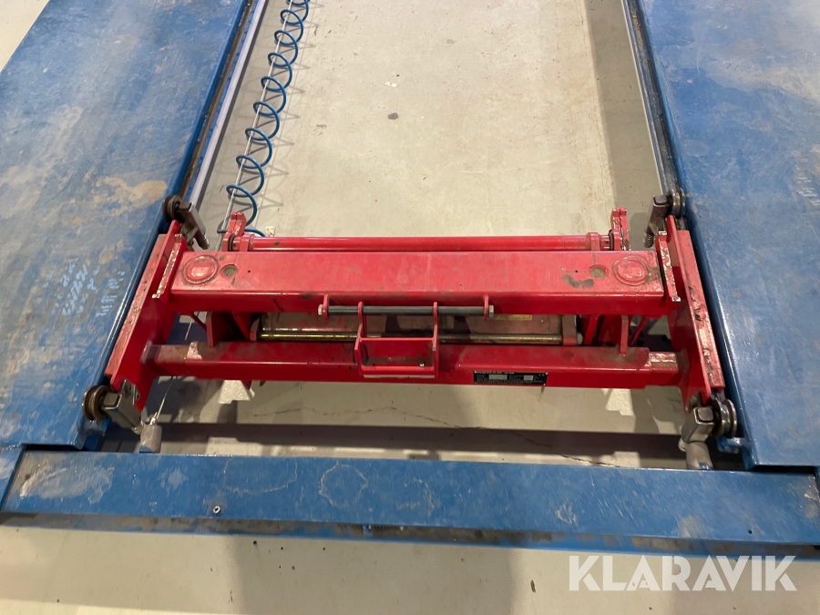 Klaravik Auktioner | Fyrpelarlyft/Billyft 5T OMCN