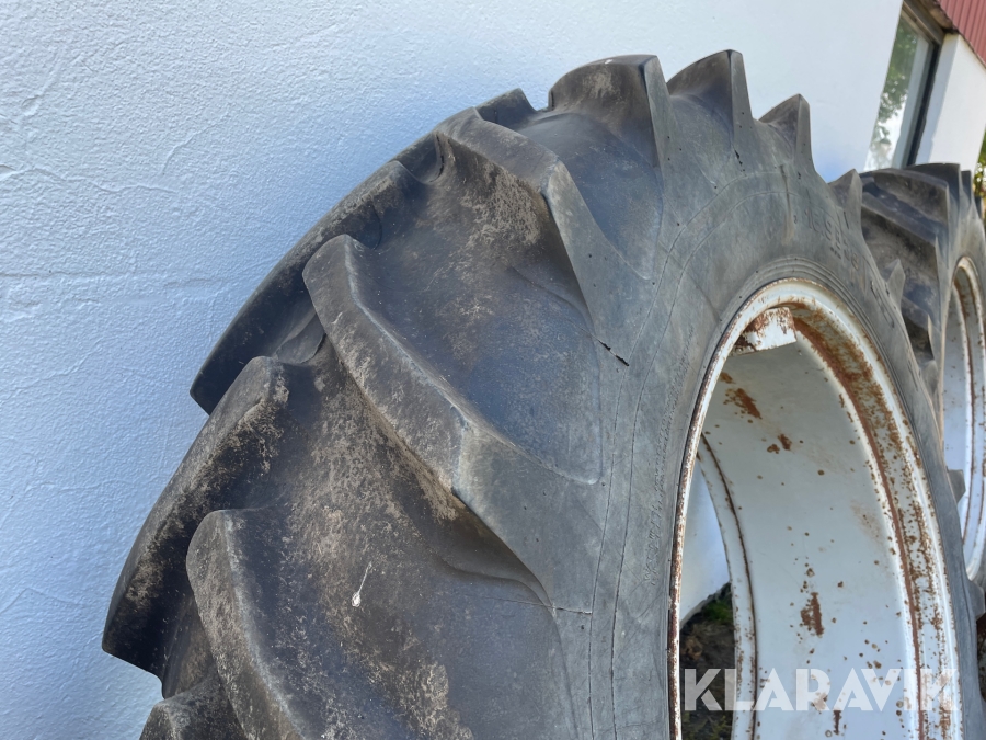 Dubbelmontage Taurus 16.9R38, Göteborg, Klaravik auktioner