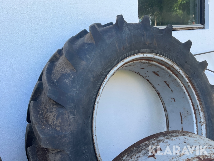 Dubbelmontage Taurus 16.9R38, Göteborg, Klaravik auktioner