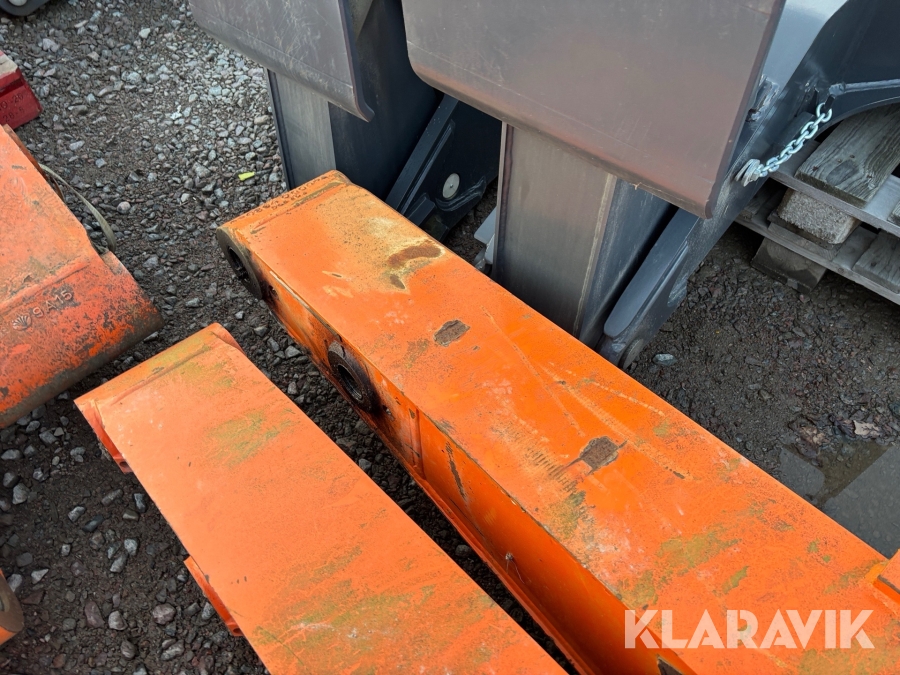 Bomdelar till Doosan grävmaskin, Linköping, Klaravik auktion