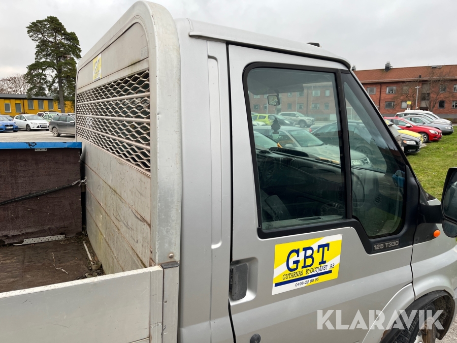Flakbil Ford Transit 125 T330, Gotland, Klaravik auktioner