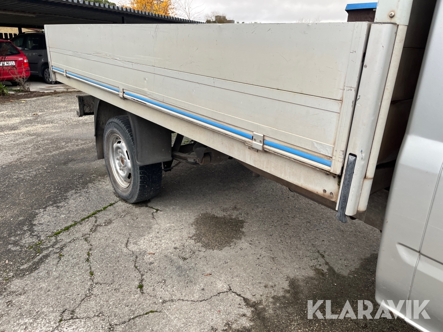 Flakbil Ford Transit 125 T330, Gotland, Klaravik auktioner