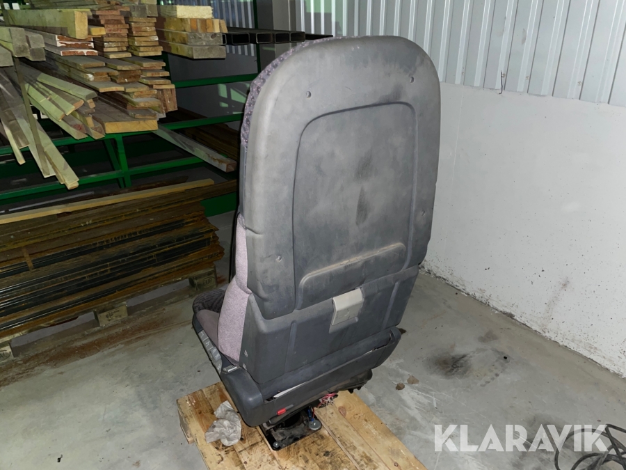Klaravik Auktioner | Luftstol Scania