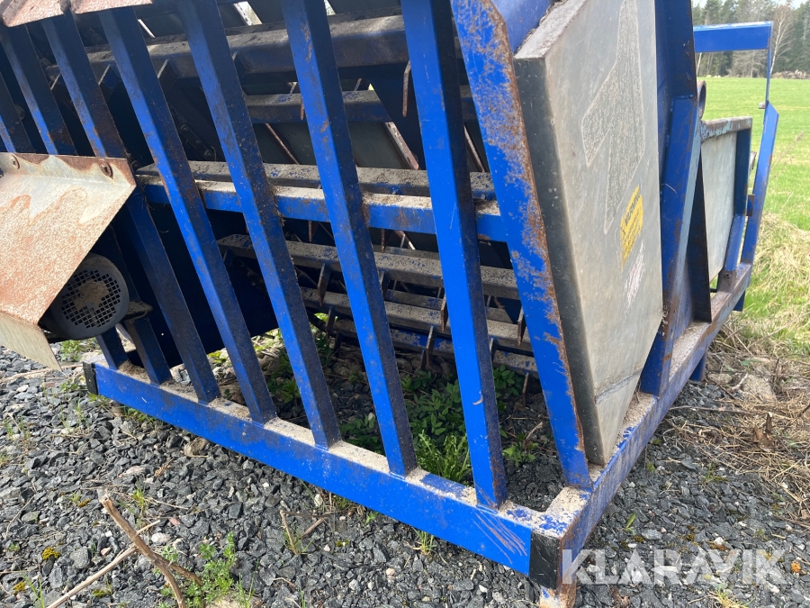 Rälshängd rundbalsupprullare Sparman, Norrtälje, Klaravik au