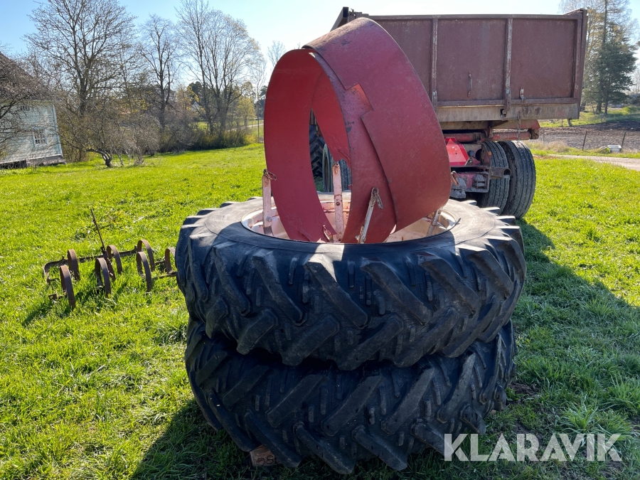 Dubbelmontage Kléber 16.9 R38, Finspång, Klaravik auktioner