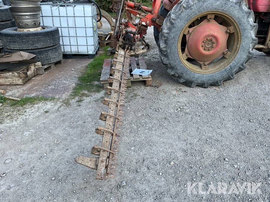 Slåtterbalk Busatis 1102, Gnesta, Klaravik auktioner